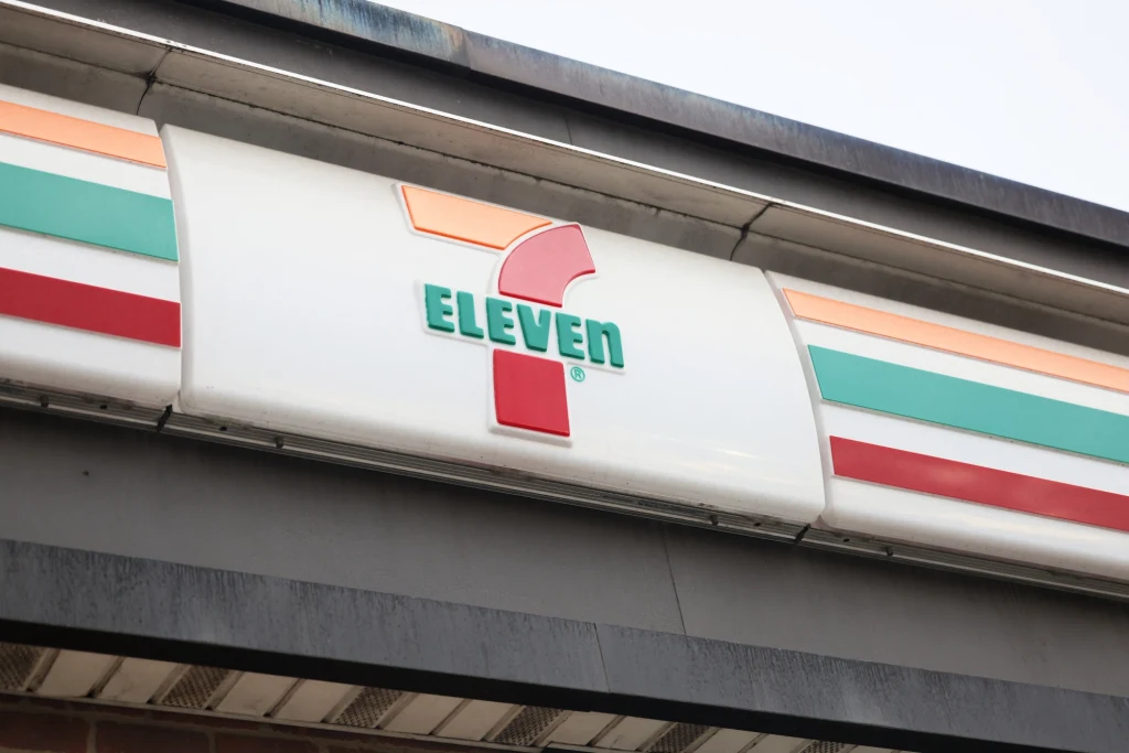 7-Eleven wejdzie do Polski? Żabka może mieć konkurenta - Biznes w ...