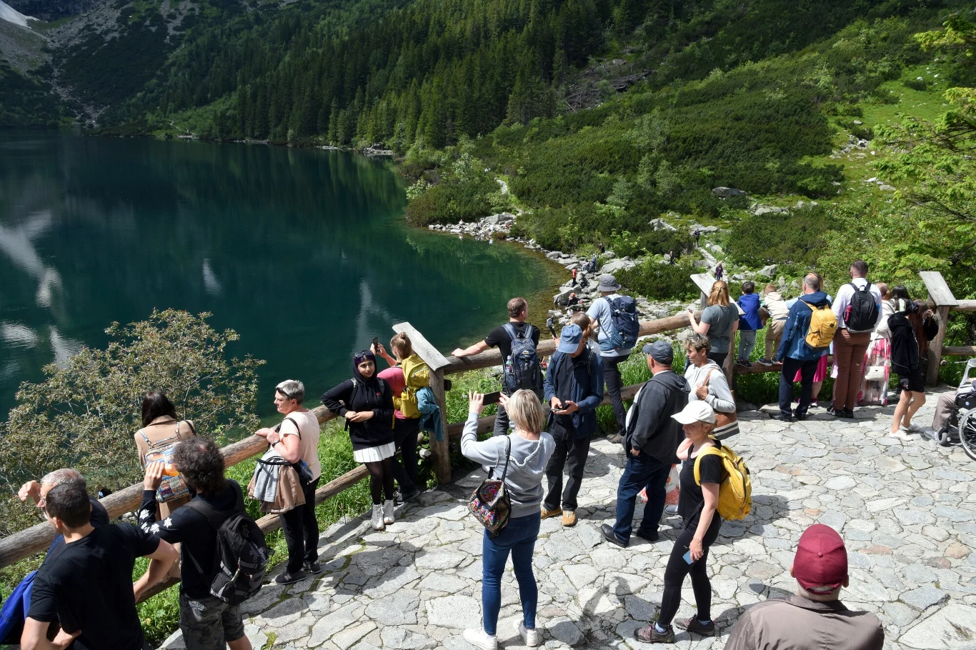 Majówka w Zakopanem. Tłok i korki na szlaku na Morskie Oko - Biznes w ...