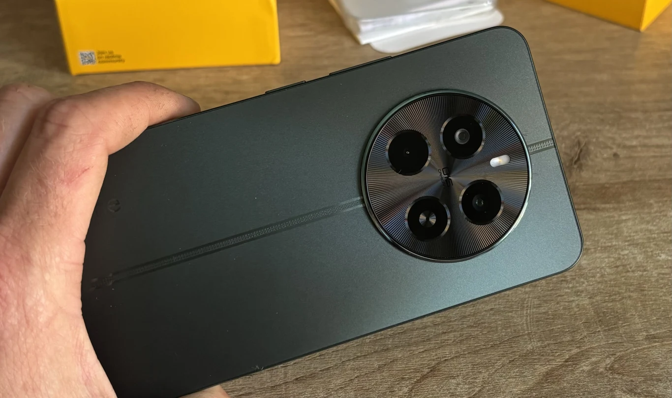 Realme 12 4G. Pierwsze wrażenia po 24 godzinach użytkowania - GeekWeek ...