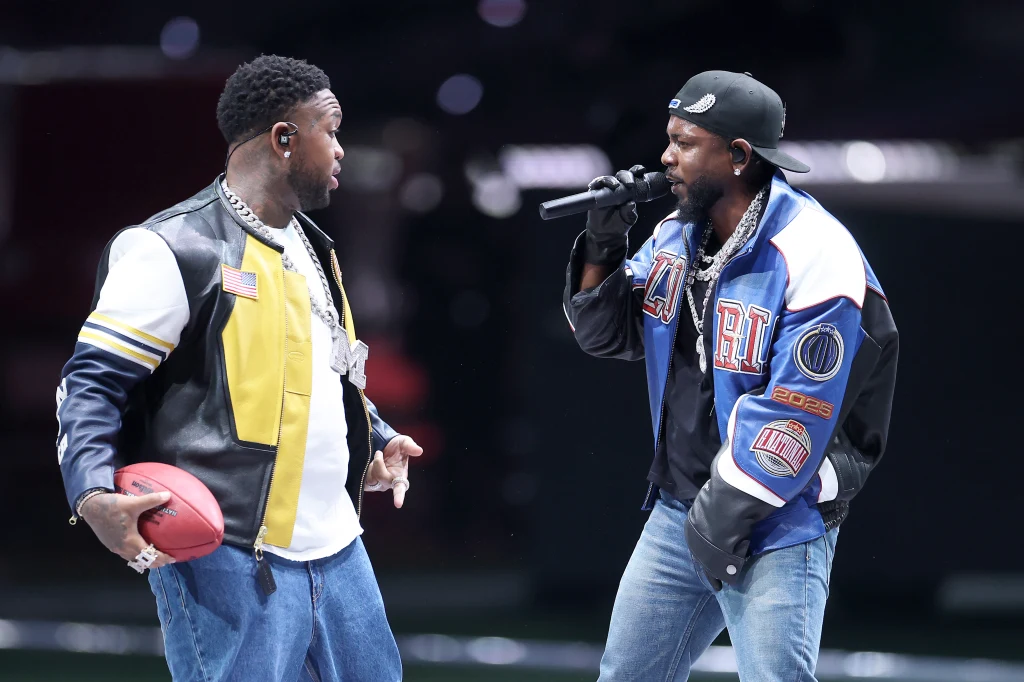 Kendrick Lamar zaśpiewał zakazaną piosenkę na oczach całej Ameryki ...