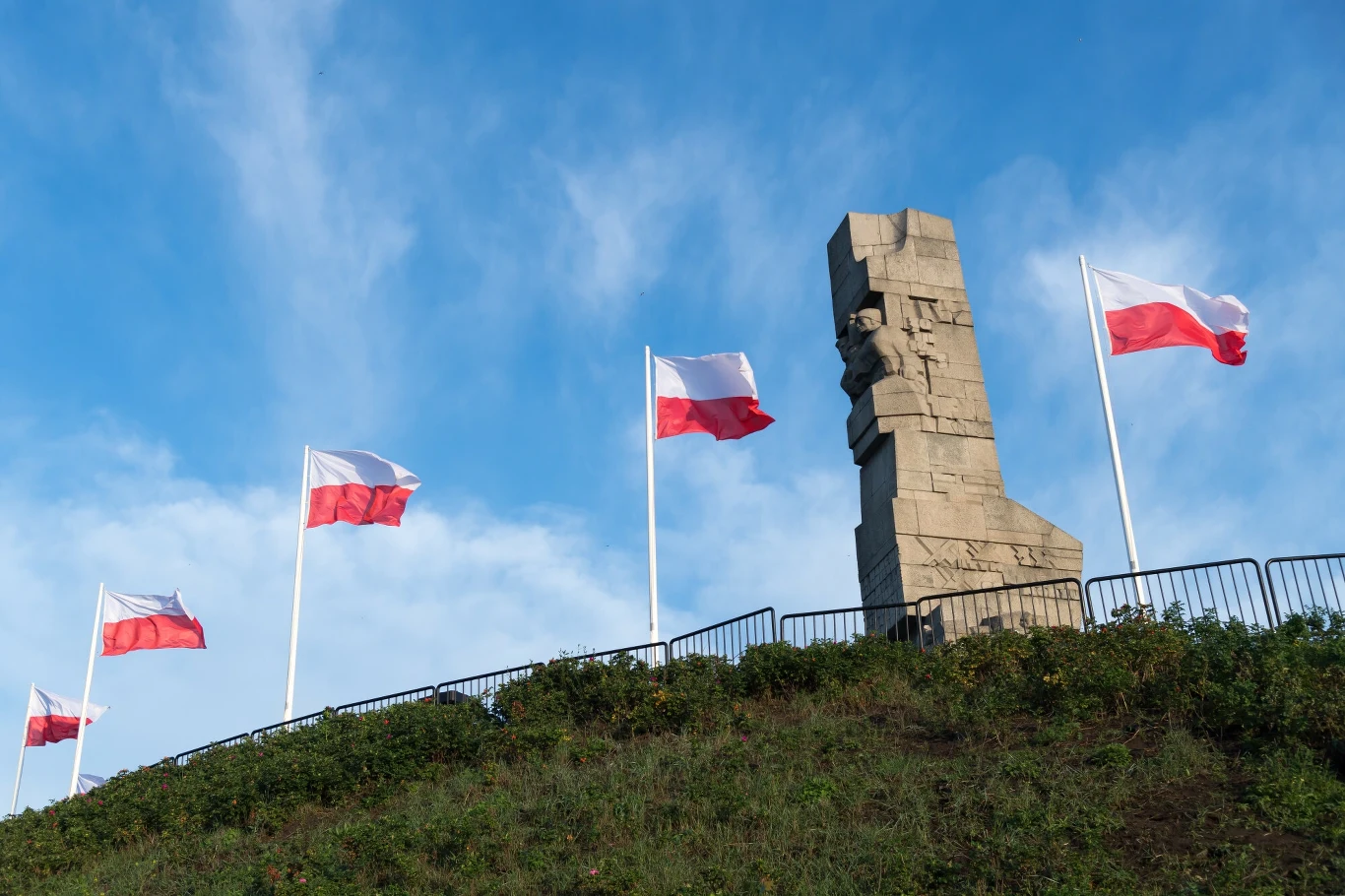Westerplatte. Podpalenie flag. Policja zatrzymała podejrzewanego ...