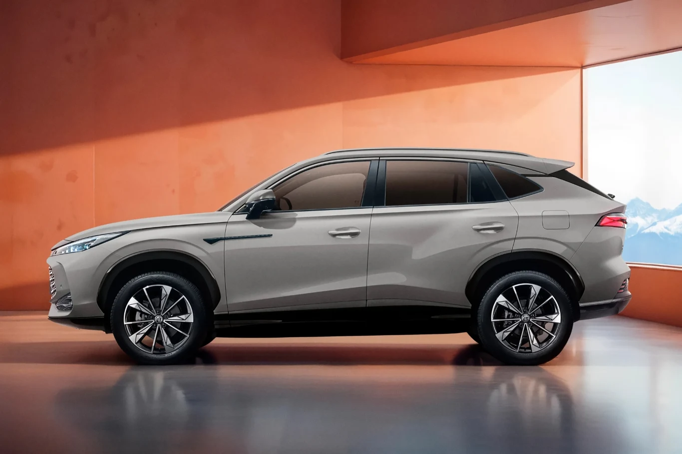 MG HS Hybrid+ debiutuje w Polsce. Cena naprawdę zaskoczyła ...