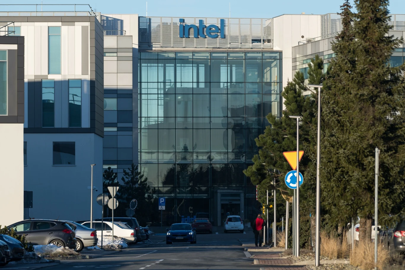 Intel wycofuje się z inwestycji w Polsce. Chciał otworzyć fabrykę pod ...
