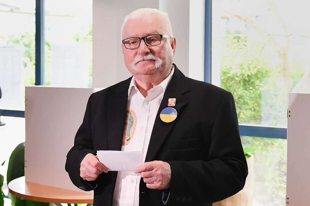 Zaprzysiężenie prezydenta. Lech Wałęsa: Karol Nawrocki nie jest prezydentem - Wydarzenia w ...