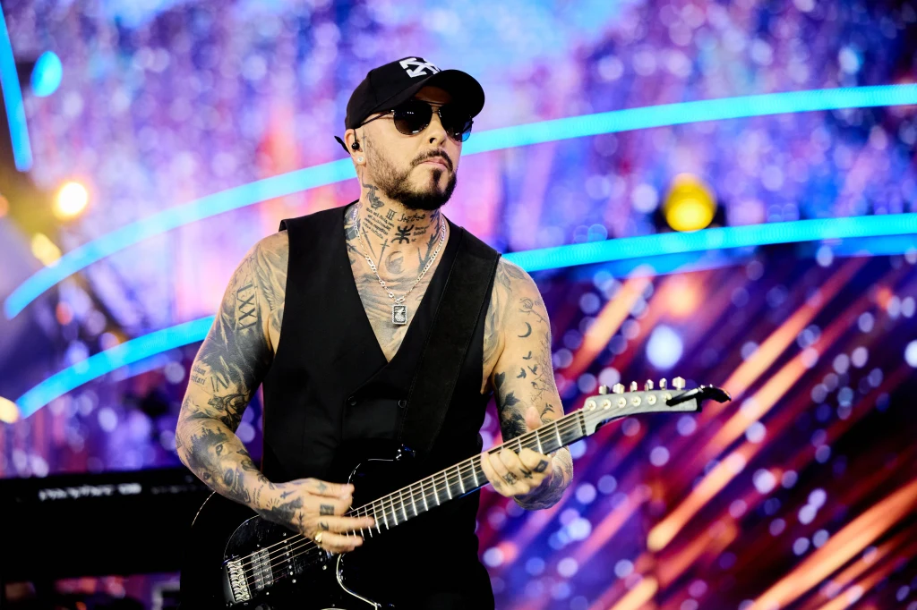 Gwiazdor Blue Café wziął ślub i rozgrzał internet. "Od lat ma swój styl ...