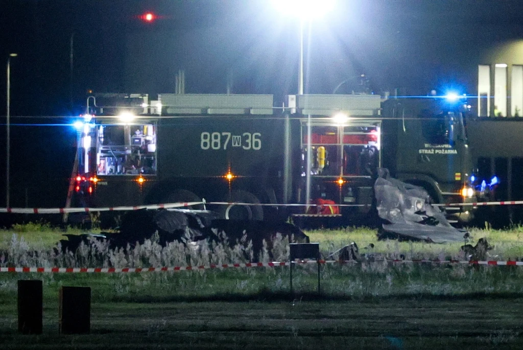 Katastrofa F-16 w Radomiu. Nowe informacje o zniszczeniach na lotnisku - Wydarzenia w INTERIA.PL