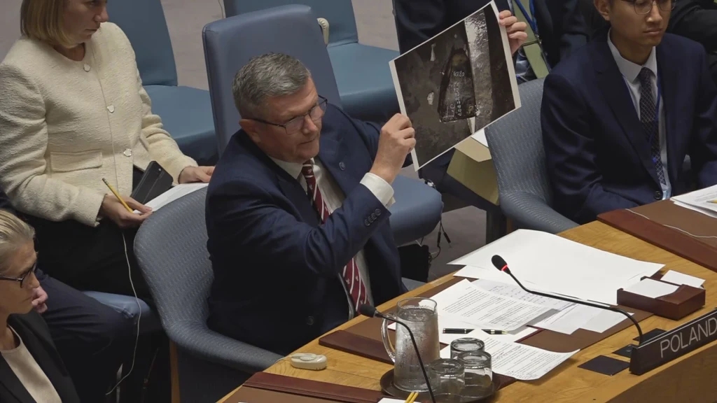 Drony nad Polską. Marcin Bosacki pokazał dowody. "Rosyjskie znaki ...