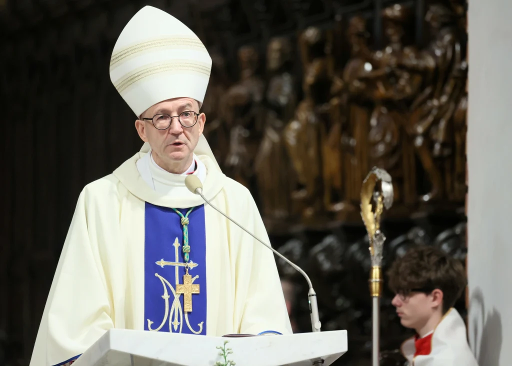 Abp Adrian Galbas apeluje ws. uchodźców i migrantów. "Nie można ...