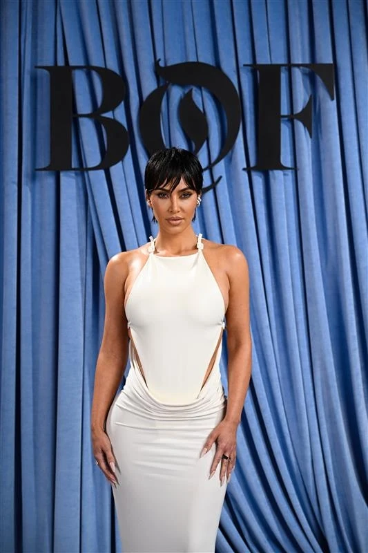 Kim Kardashian nie do poznania. Zaskoczyła metamorfozą w Paryżu - Kobieta w INTERIA.PL