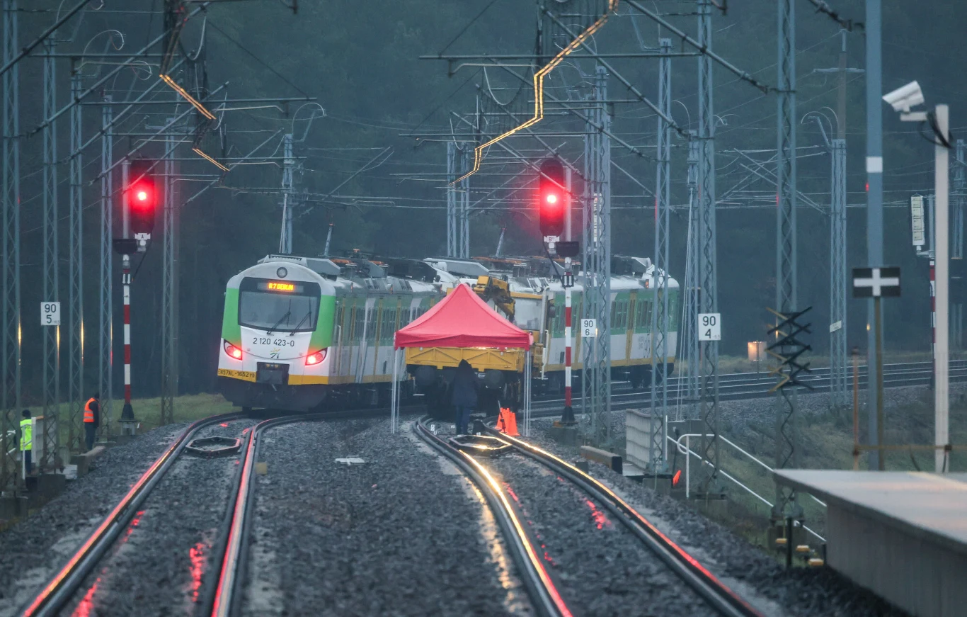 Akty dywersji na kolei. "Wystawiono czerwone noty Interpolu ...