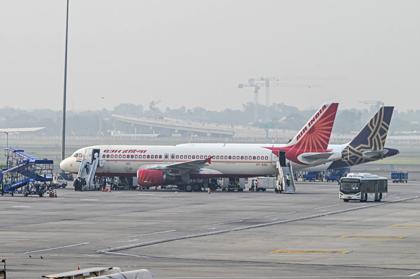 Delhi. Samolot Air India uszkodzony. Niebezpieczny incydent na płycie ...
