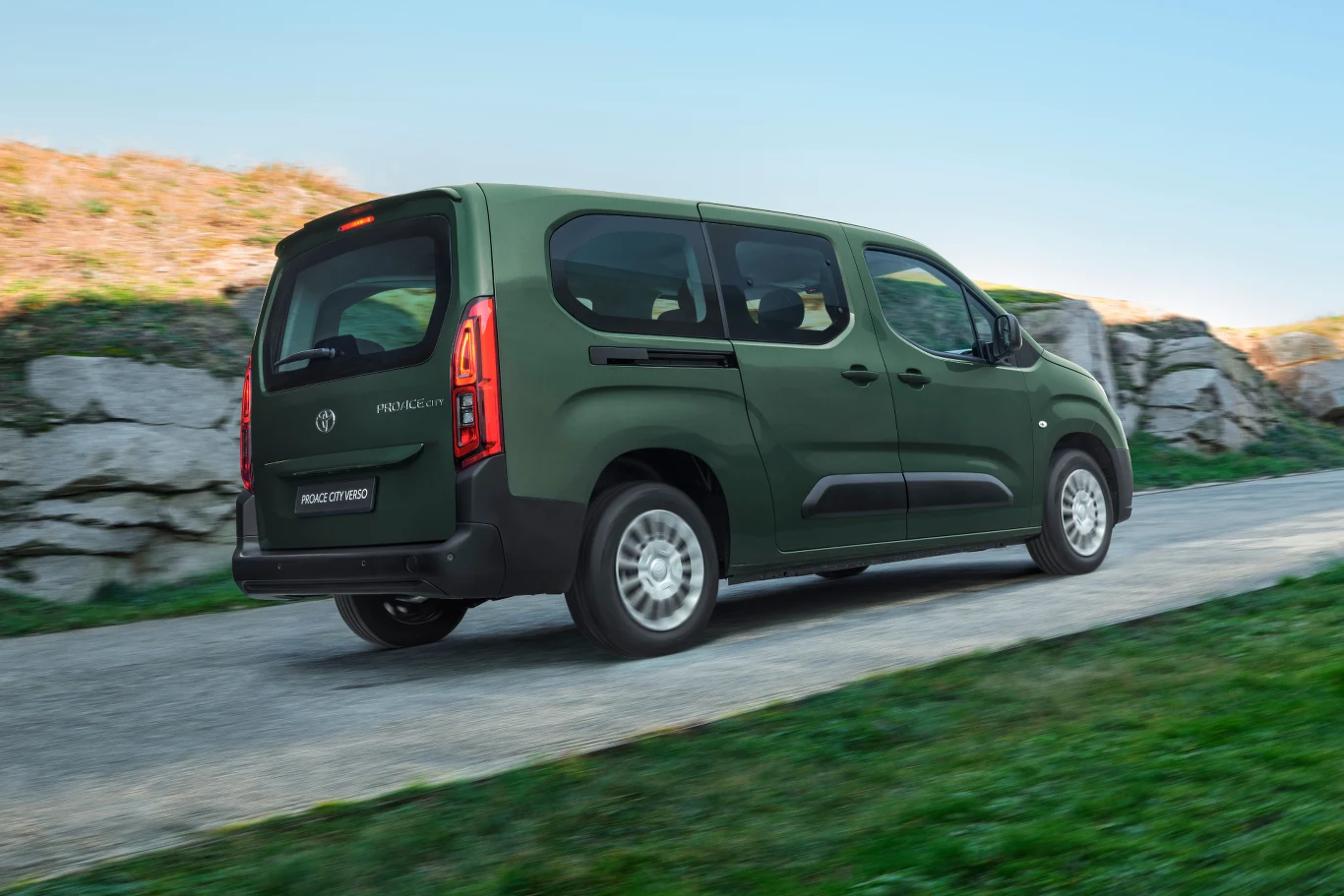 Toyota Proace City Verso jako alternatywa dla SUV-a. Ceny i wyposażenie ...