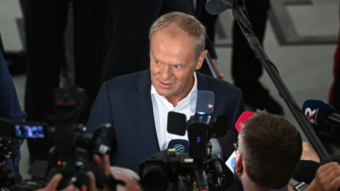 Tusk o decyzji Nawrockiego ws. Zełenskiego. "Oczekiwałbym od obu ...