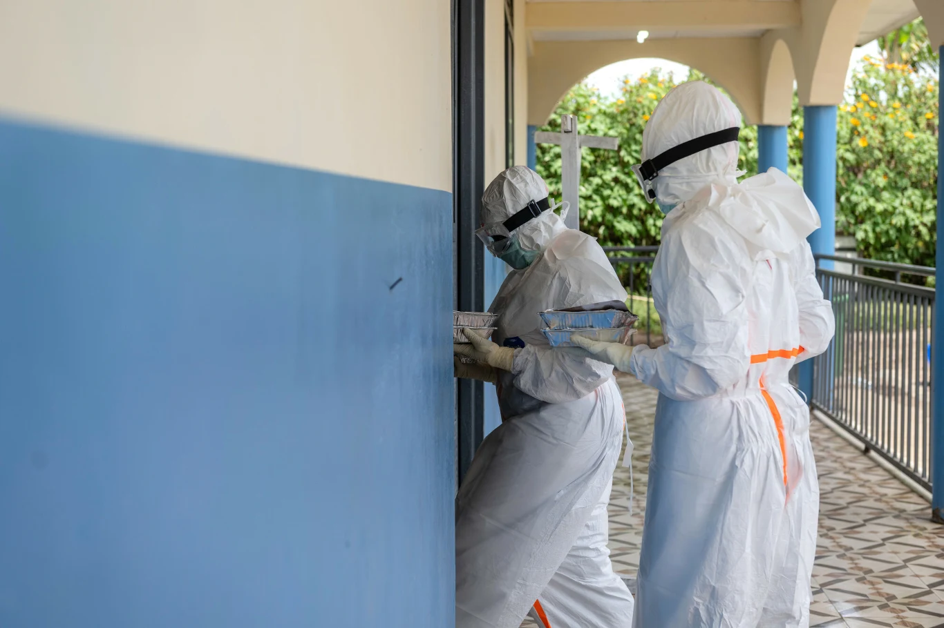 Wirus ebola mógł dotrzeć do kolejnego państwa. Pacjent ma gorączkę ...