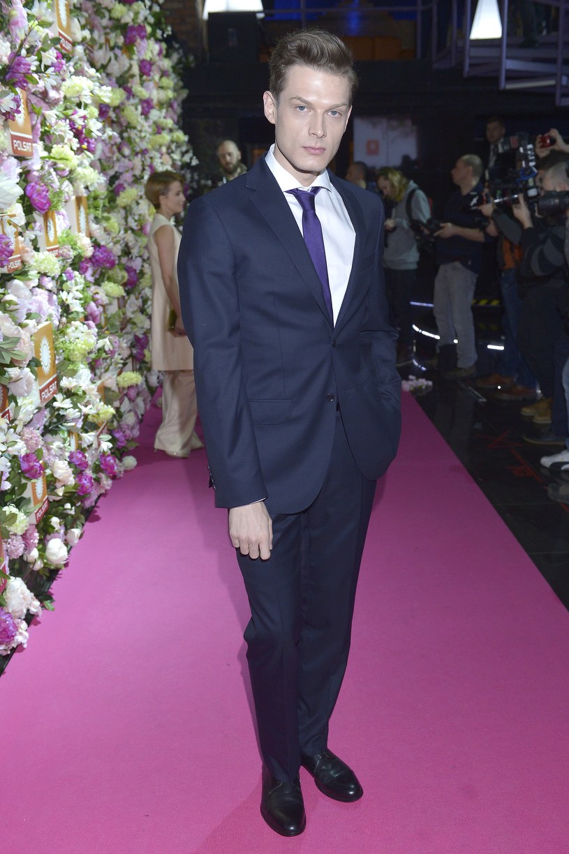 Adam Fidusiewicz skomentował swój romans z młodą wokalistką! - pomponik.pl