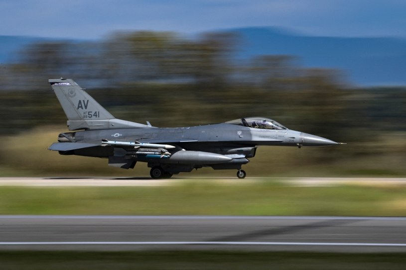 Kilkadziesiąt bojowych samolotów z USA w Polsce. Pentagon tłumaczy ...