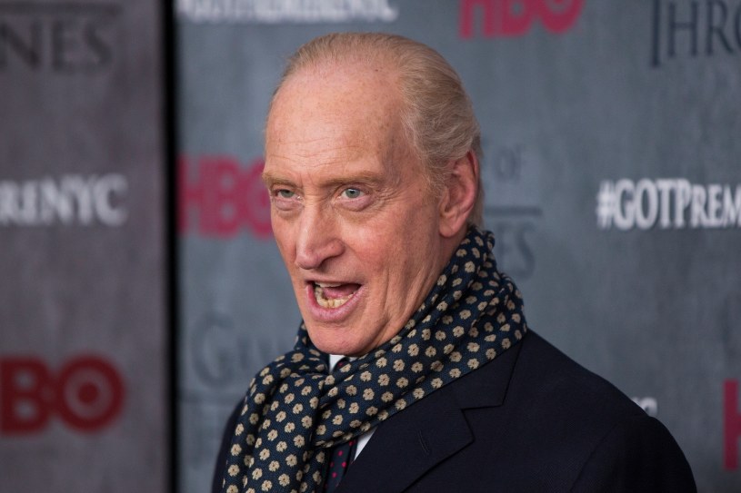 Charles Dance na plaży z nową dziewczyną - Kobieta w INTERIA.PL