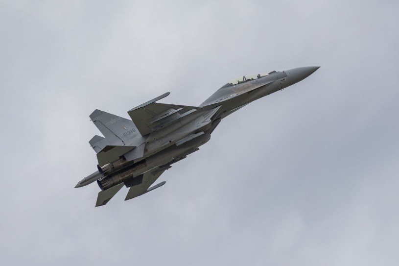 Chiny. Myśliwiec zmusił amerykański samolot do "manewrów unikowych" - Wydarzenia w INTERIA.PL