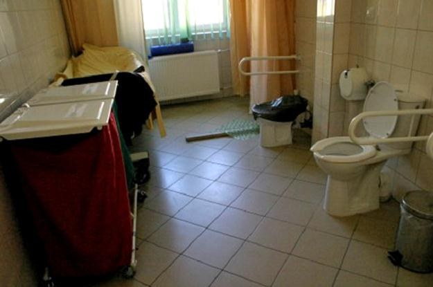 Zmarli pacjenci trafiają do...toalety - Wydarzenia w INTERIA.PL