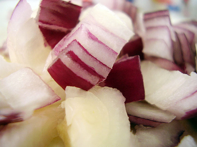 Jak stosować czerwoną cebulę w leczeniu chorób płuc? - Kobieta w INTERIA.PL