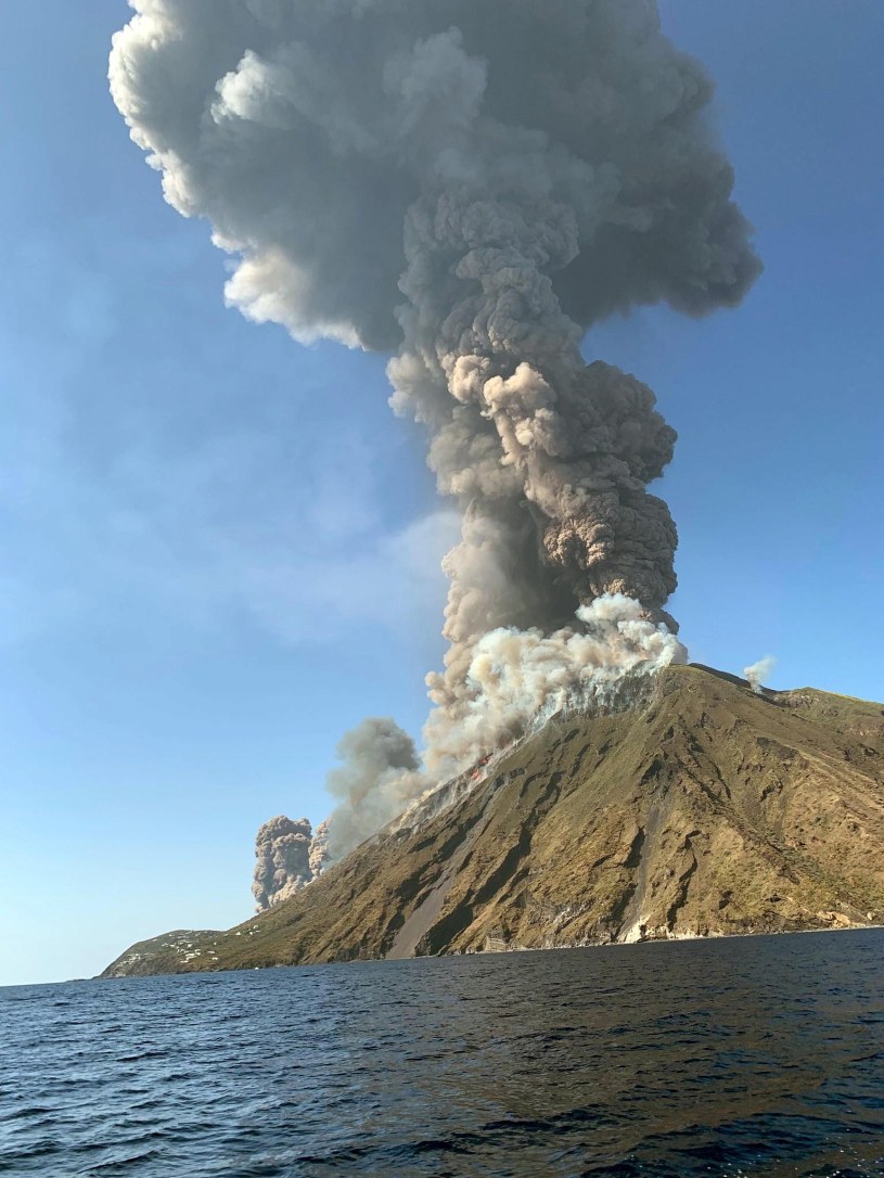 Erupcja wulkanu na wyspie Stromboli. "Ewakuujemy się pontonem ...