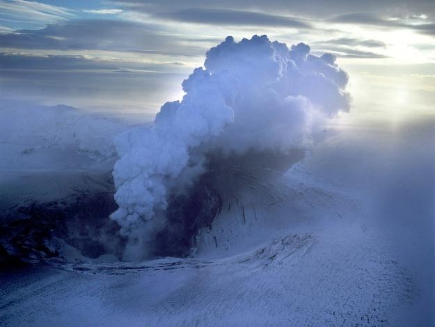 Islandia: Rozpoczęła się erupcja najaktywniejszego wulkanu - Wydarzenia ...