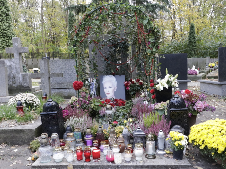 Groby znanych polskich muzyków, artystów, sportowców - RMF 24