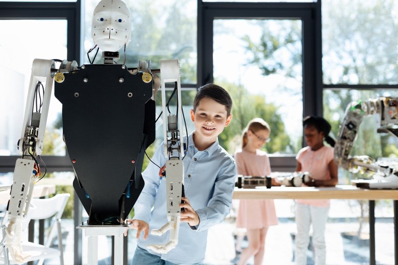 Nowym dyrektorem szkoły będzie... chatbot. Sztuczna inteligencja w ...