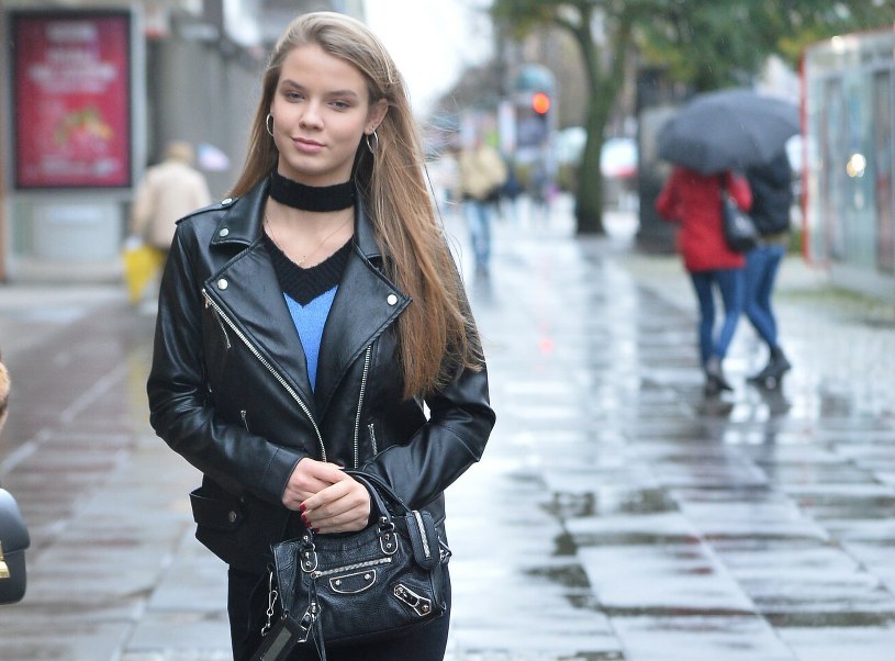 Tak wygląda dziś Iga Lis. Podobna do słynnej mamy? - Kobieta w INTERIA.PL