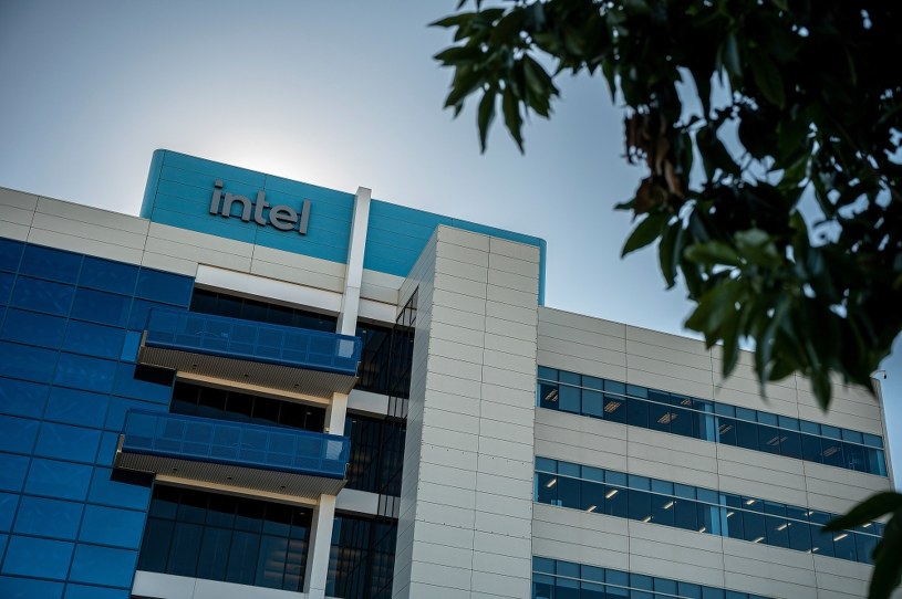 Wojna o półprzewodniki zaostrza się. Intel ma plan, jak zmienić układ ...