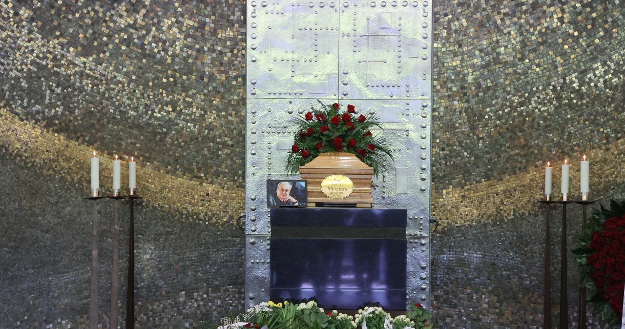 Pogrzeb Janusza Weissa. Pożegnanie legendarnego dziennikarza - Muzyka w ...