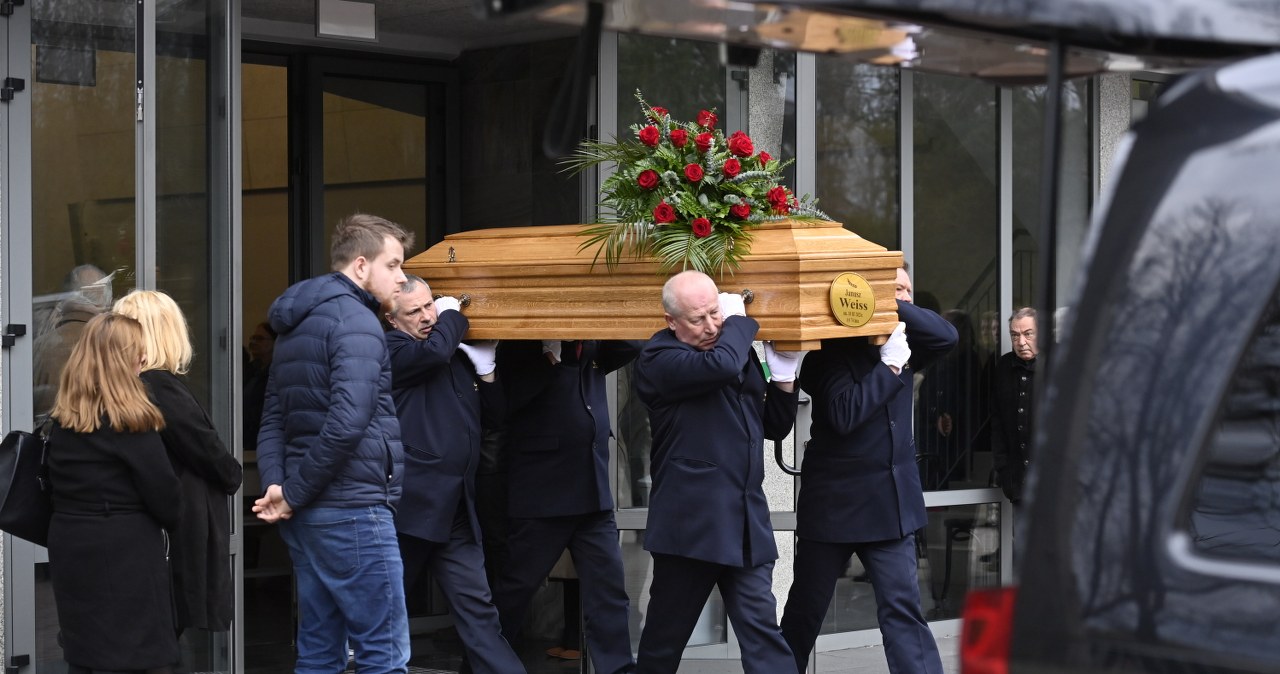 Pogrzeb Janusza Weissa. Pożegnanie legendarnego dziennikarza - Muzyka w ...