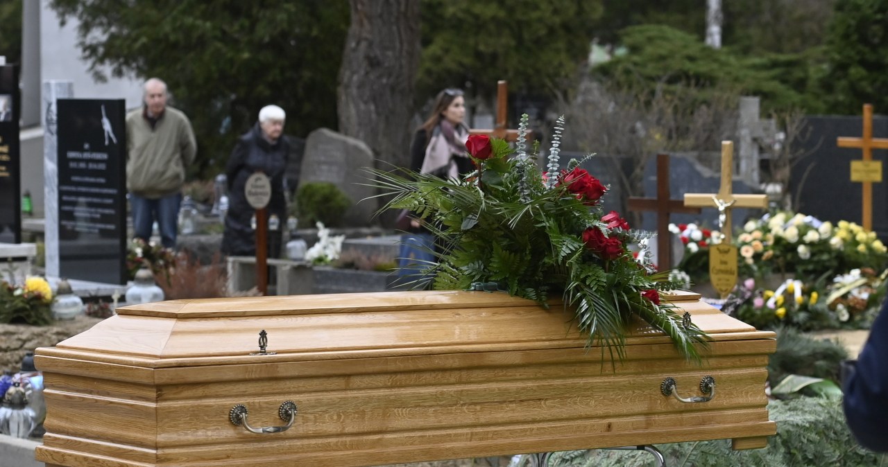 Pogrzeb Janusza Weissa. Pożegnanie legendarnego dziennikarza - Muzyka w ...