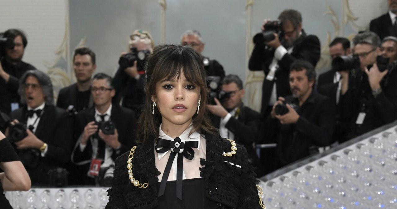 MET Gala 2023. Jenna Ortega w stroju Wednesday - Styl w INTERIA.PL