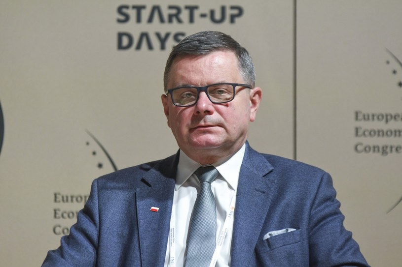 Zakażony koronawirusem Jerzy Polaczek odpowiada na wpis posłanki KO ... Zakażony koronawirusem Jerzy Polaczek odpowiada na wpis posłanki KO ...