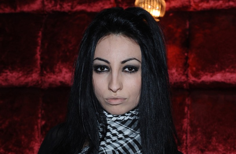 Jolanta Rutowicz zmieniła się niczym kameleon i eksponuje wdzięki w ...