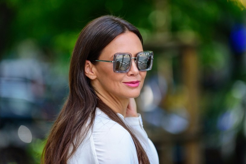 Kinga Rusin relacjonuje życie w Grecji. Zaprzyjaźniła się z dowódcą ...