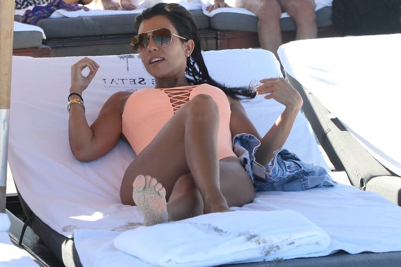 Kourtney Kardahian kwitnie w ciąży. Pokazała się w bikini - Kobieta w ... Kourtney Kardahian kwitnie w ciąży. Pokazała się w bikini - Kobieta w ...