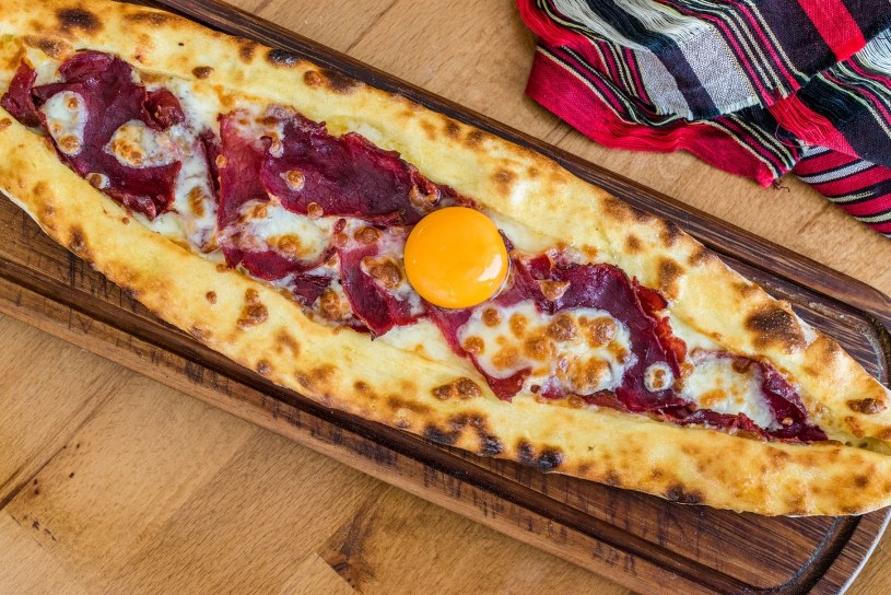 Pide - turecki fast food - Kobieta w INTERIA.PL