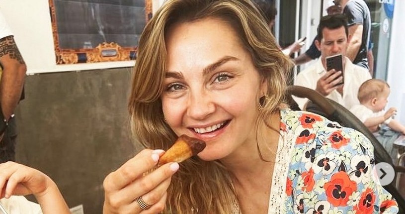 Małgorzata Socha wypoczywa na plaży z trójką dzieci. - pomponik.pl