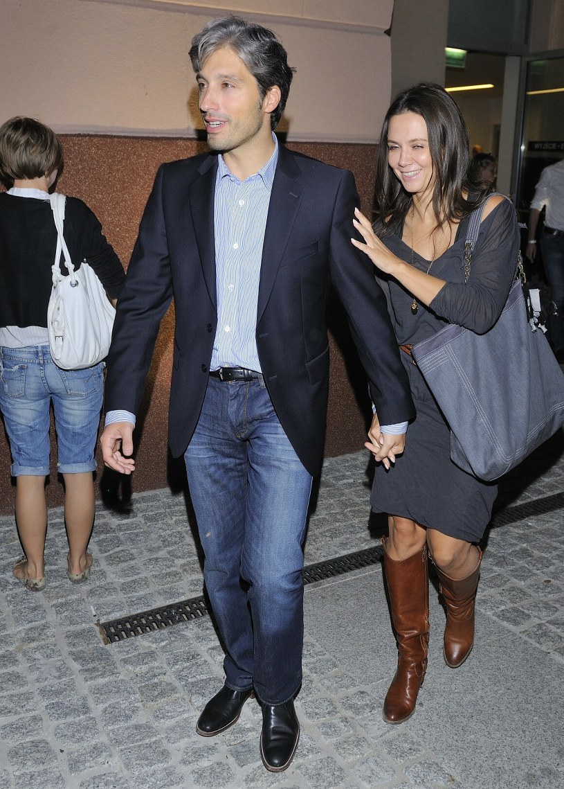 Kinga Rusin w cielistym bikini apeluje do bogatszych od siebie o pomoc ...