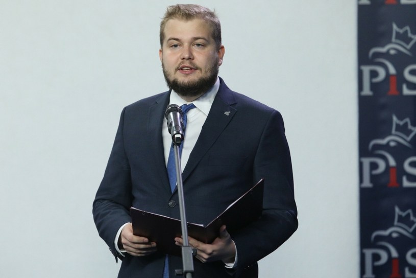 Oto młoda gwiazda PiS i szef biura prezesa. Ma wystartować do Sejmu ...