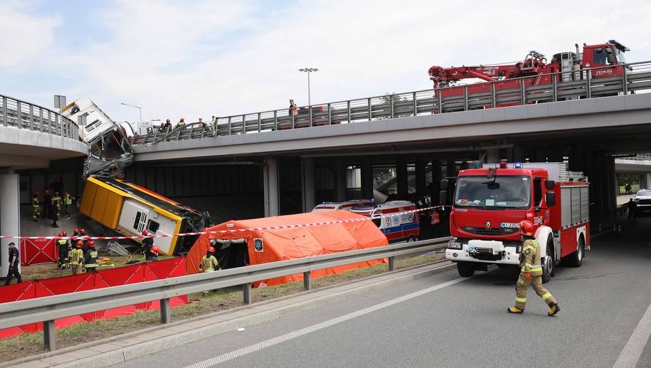 Warszawa: Zmiany w kursowaniu komunikacji miejskiej po wypadku autobusu - RMF 24