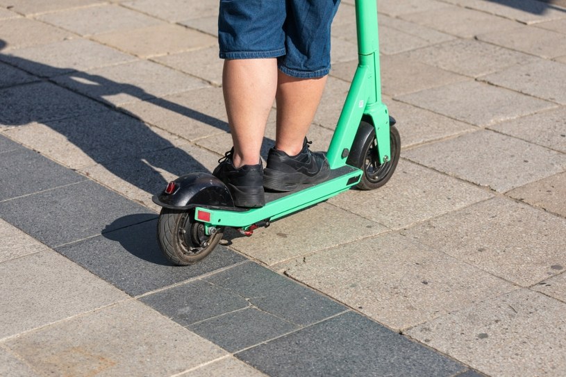 Hulajnogi elektryczne. Jak nie narazić się na mandat? - Motoryzacja w INTERIA.PL