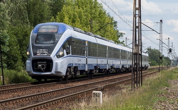 Wakacyjny rozkład jazdy PKP. Dalekobieżne pociągi w góry i nad morze ...