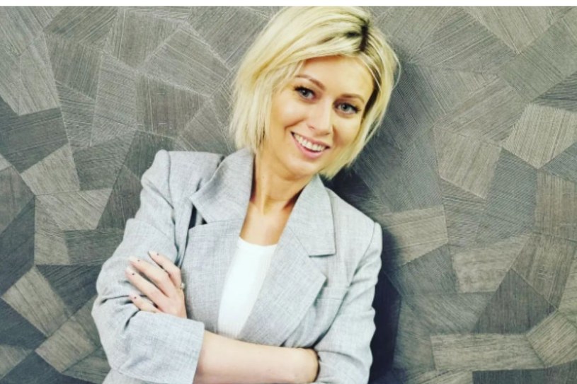 Katarzyna Zdanowicz w błękitnej koszuli - stylowo i modnie - Kobieta w ...