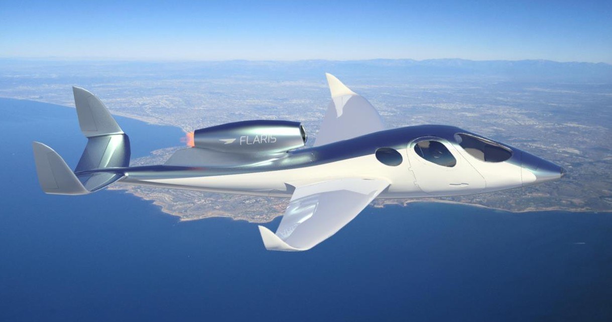 Polski mały odrzutowiec Flaris Lar 1 odbył pierwszy pomyślny lot ...