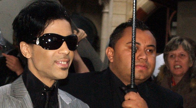 Prince przeciwko swoim fanom? - pomponik.pl