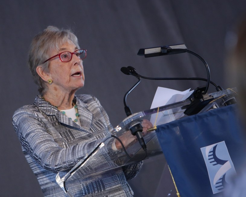 Żona przyjaciela Warrena Buffetta oddała miliardowy spadek. "Wzruszenie ...