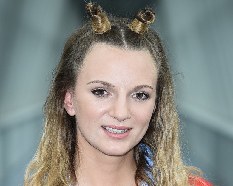 Sarsa w oryginalnej stylizacji - Kobieta w INTERIA.PL